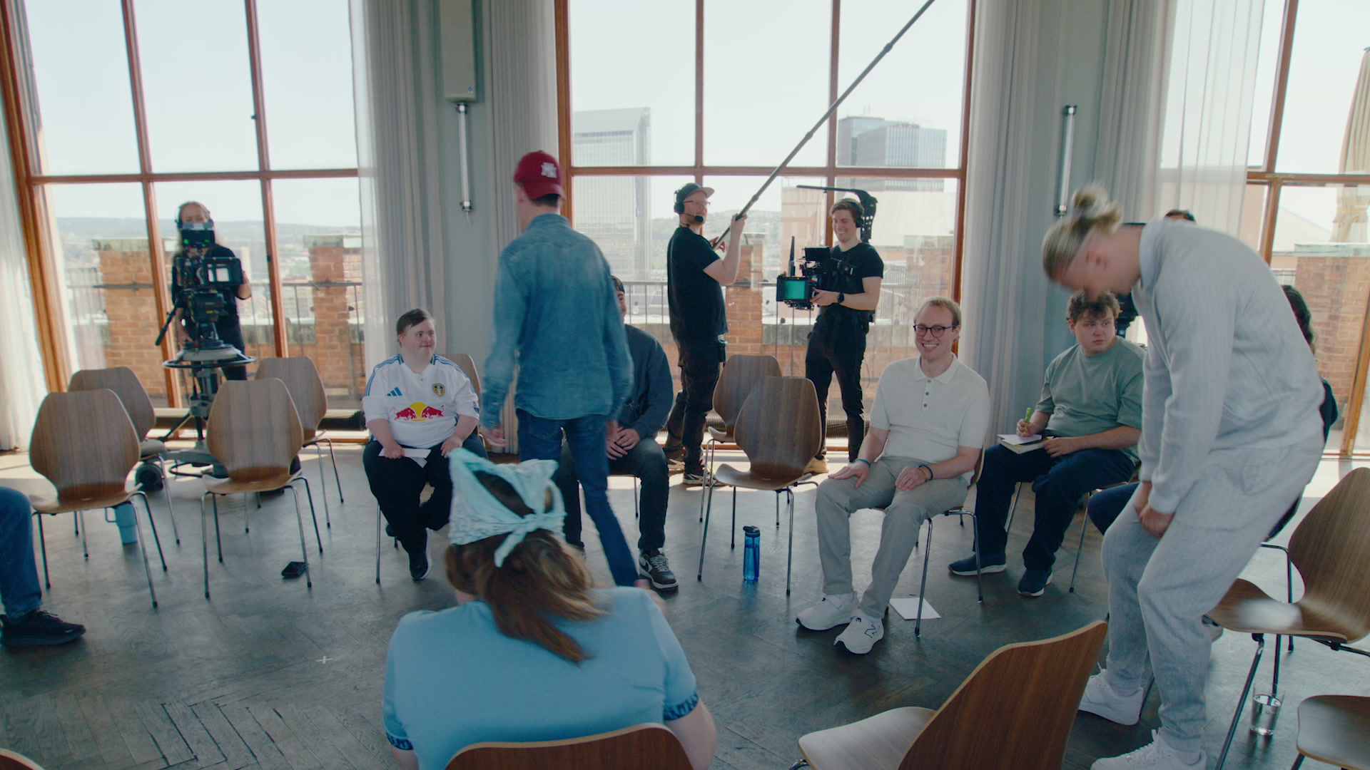 Haaland «grilla» av A-laget i tre timar – avslører hemmelegheit om håret – NRK Sport ...