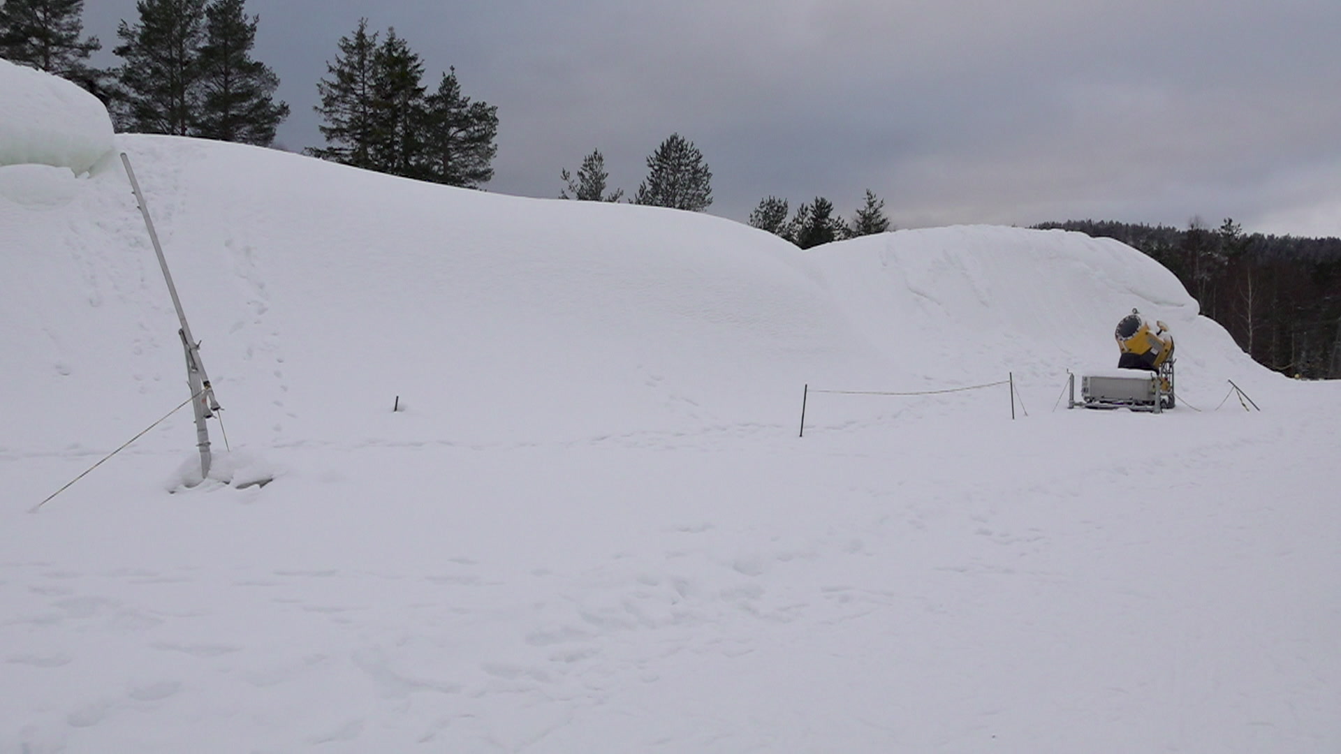 Har produsert 7000 kubikk med snø til skisprinten i Drammen – NRK ...