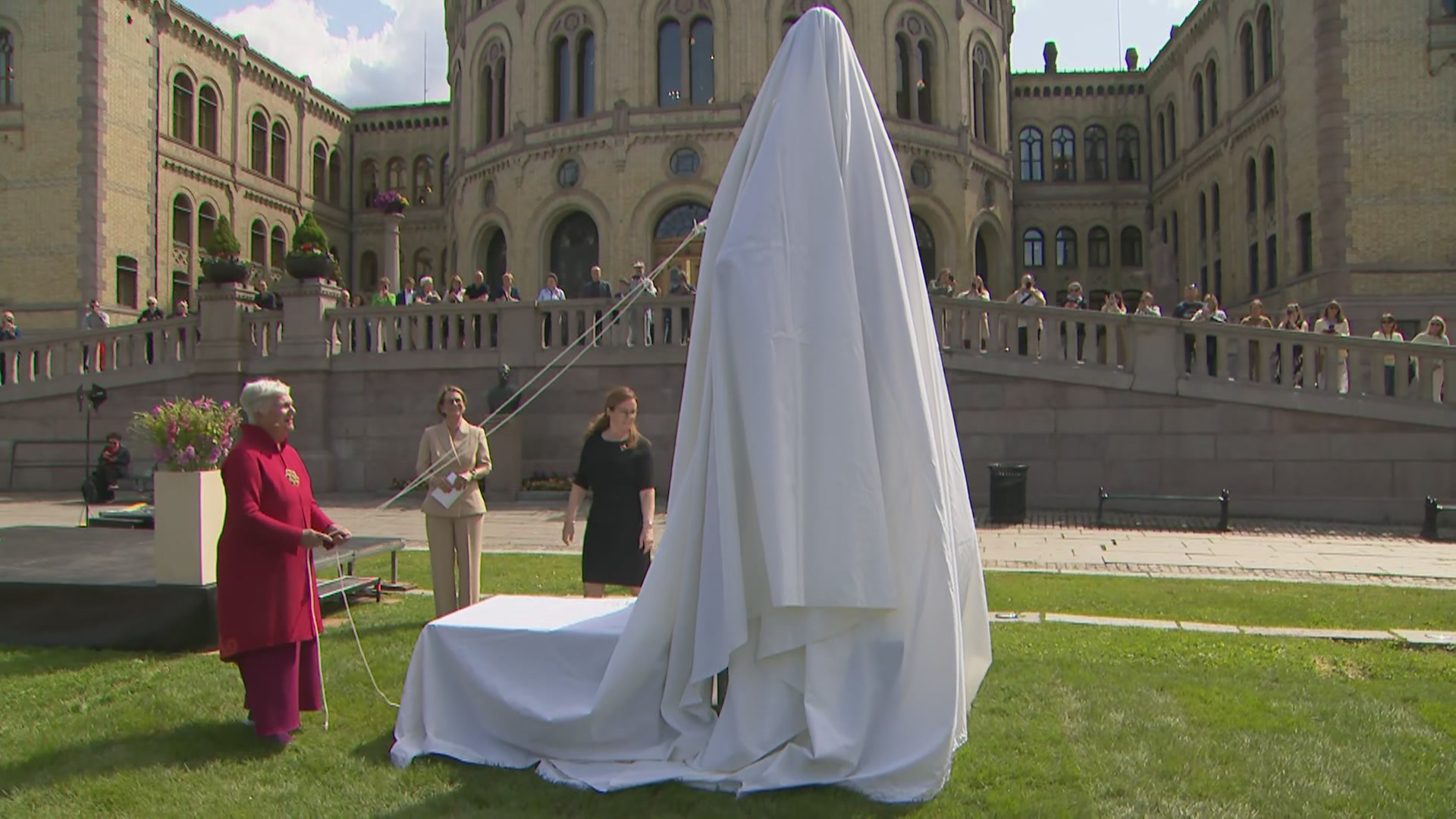 Anna Rogstad ble den første kvinnen på Stortinget – nå har hun sin egen statue – Stor-Oslo