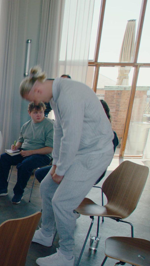 Haaland «grilla» av A-laget i tre timar – avslører hemmelegheit om håret – NRK Sport ...